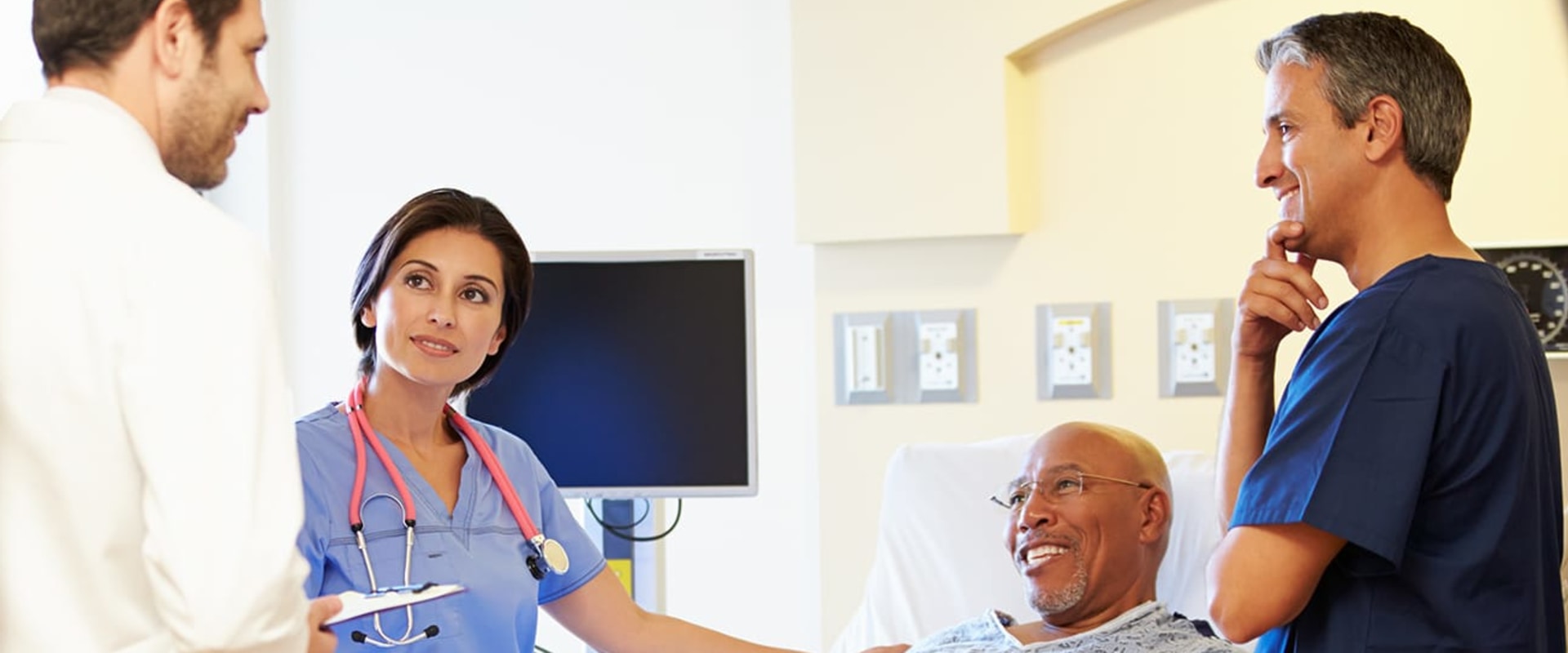 What is the difference between oncologist and general surgeon?